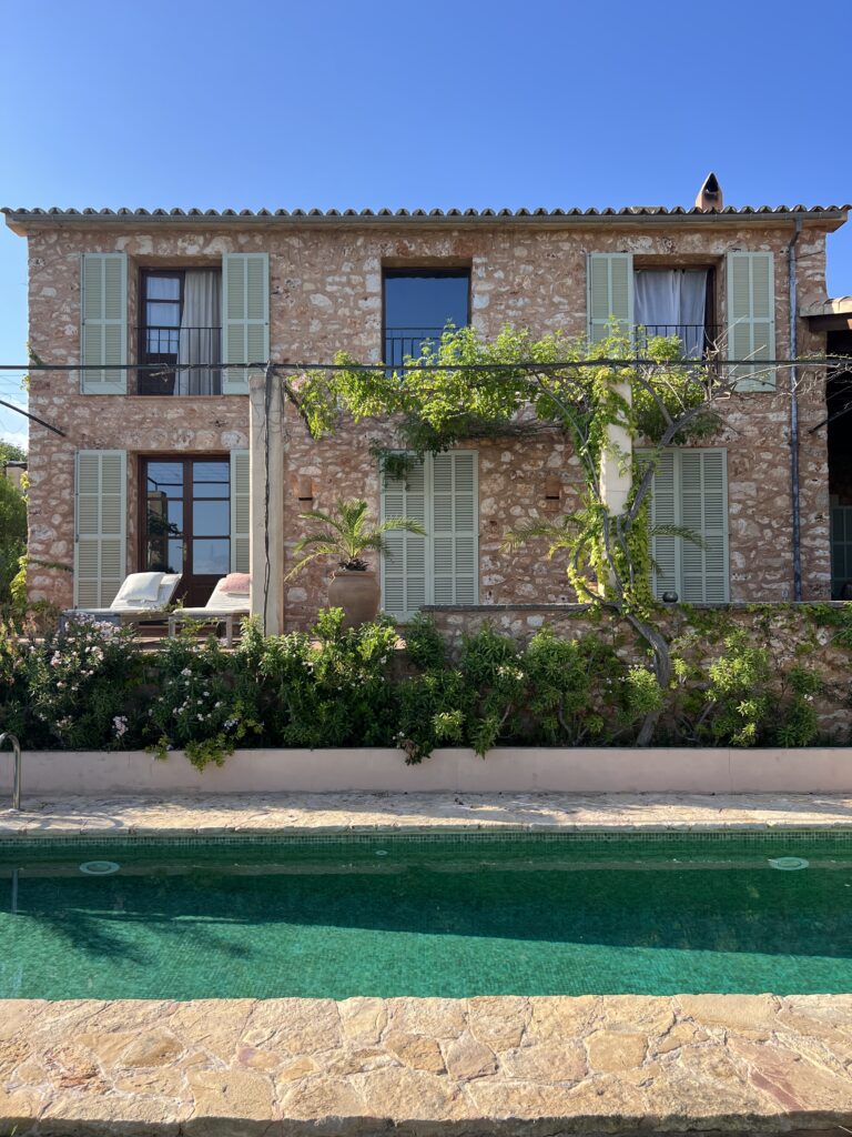 Bo i Stenhuset - Stenhuset